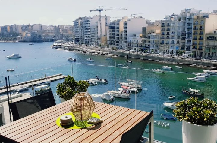 Splendid Seaside Retreat On Spinola Bay - La Valeta