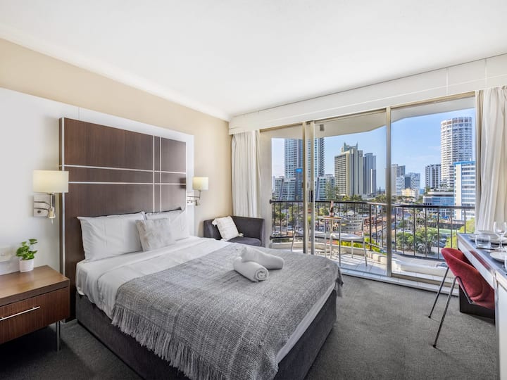 Marina View Escape 3mins Walk To The Beach - Surfers Paradise
