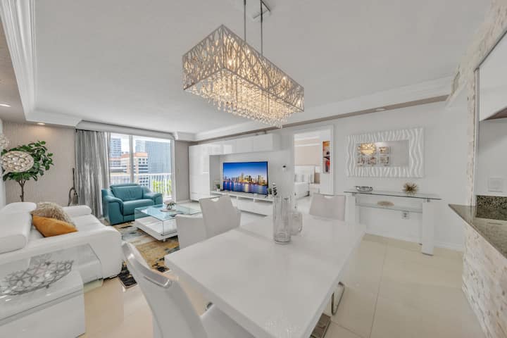Serene Views 1br+den Apt In Brickell W Freeparking - Miami, FL