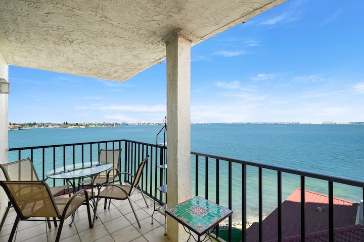 Casa Del Mar G-608 | Bay Views + Pool Access! - St. Petersburg, FL