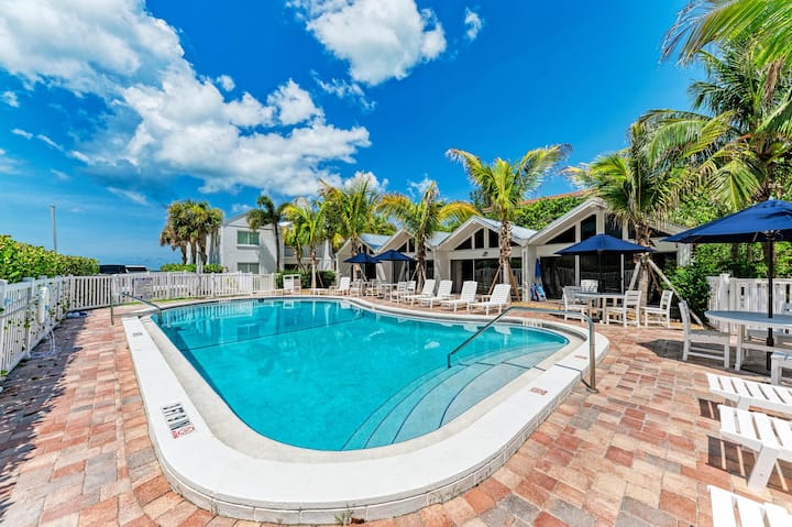 Coconuts 119 - Poolside - Holmes Beach, FL