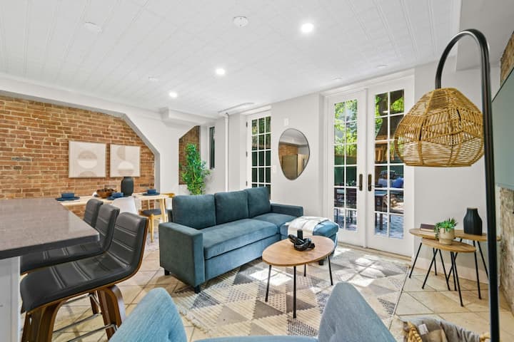 Family Brownstone W/ Private Backyard, Train, Fifa - 뉴욕, NY