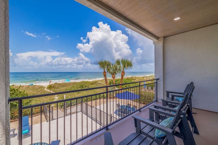 Casa Al Mare 101: Gulf Views & Private Beach Trail - Indian Rocks Beach, FL