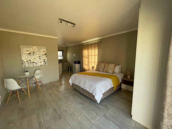 Oaktree Self-catering Room 2 - Ermelo