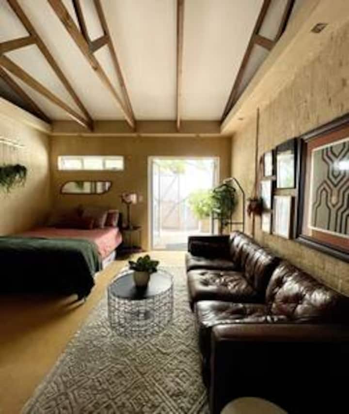 Bohemian Private Flat, Aircon, Secure Parking - Stellenbosch