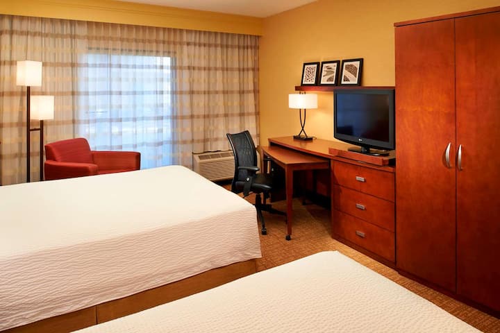 Always A Great Idea To Unwind! Pool! Pet-friendly! - Auburn Hills, MI