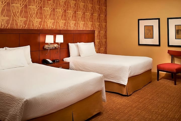 Make Your Trip More Enjoyable! Pet-friendly! Pool! - Lake Orion, MI