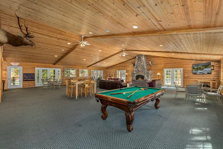 River Road Lodge-sleep 16, Hot Tub, Game Room, Gym - Plain, WA