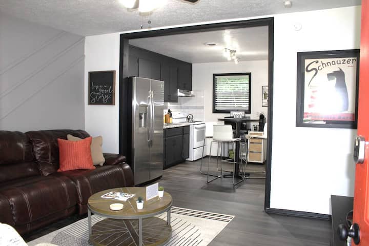 Great For Work Trips And Pet Friendly - McDonough, GA