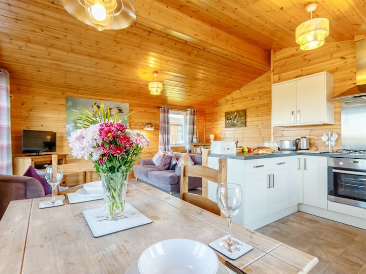 2 Bed In Kinross (82297) - Loch Leven