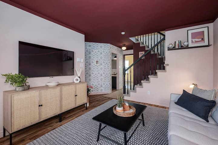 The Place: Centrally Located Chic And Stylish Home - Paradise