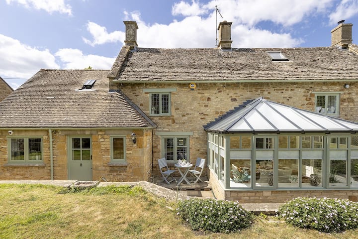 Picturesque Dog Friendly - Glebe Cottage - Cotswolds