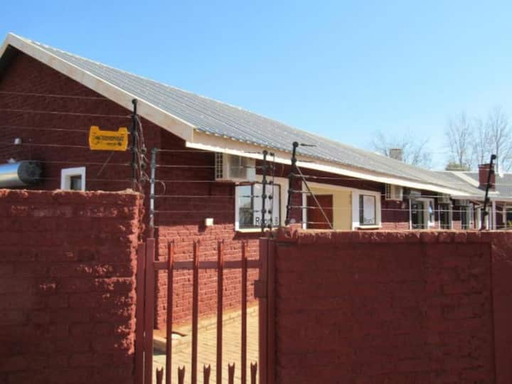 Budget Single Room - Kuruman