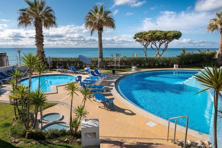 Rare Find! 2 Modern Units, Beachfront, 2 Pools! - Albufeira