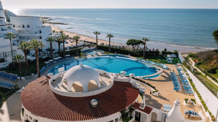 Oura Beach Stay! 3 Relaxing Units, 2 Onsite Pools! - Albufeira