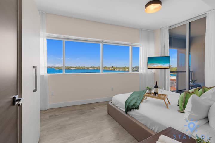 Bay View+ Rooftop Pool| Hollywood Beach Broad–walk - Hollywood, FL