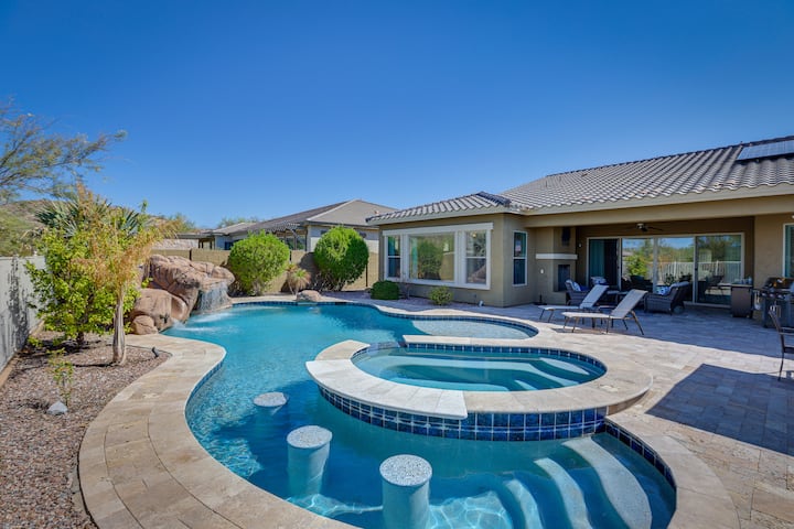 Saltwater Pool & Swim-up Bar: Goodyear Oasis! - Goodyear, AZ