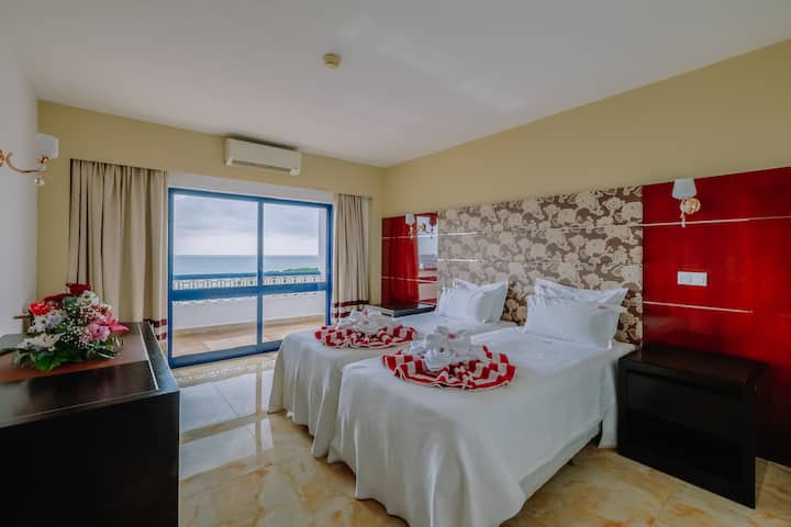 5-star Beachfront Hotel! Four Units With Kitchens! - Albufeira