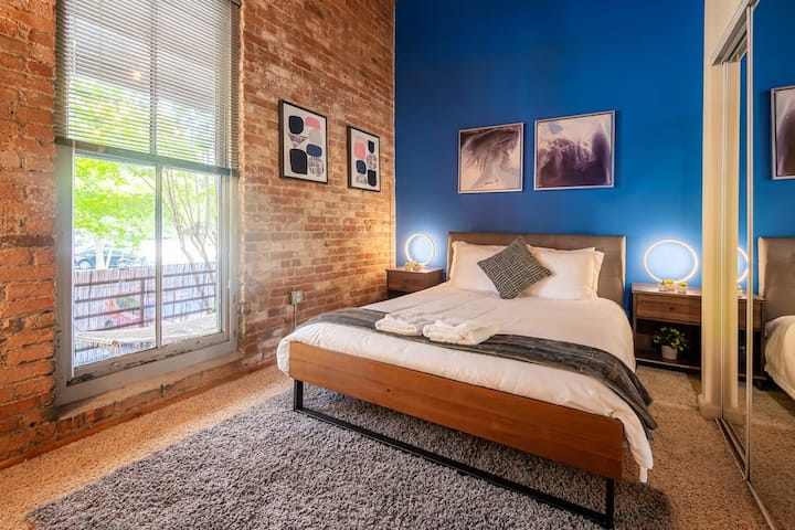 100 Year-old Historic Brick 2br Loft -Large Patio1 - Durham, NC