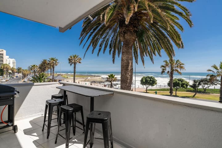 Large Beachfront Oasis 2bed & 2bath - Le Cap