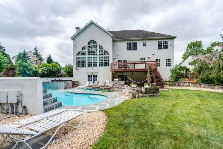 Centrally Located Family Home W/ Pool - Evansburg State Park, Collegeville