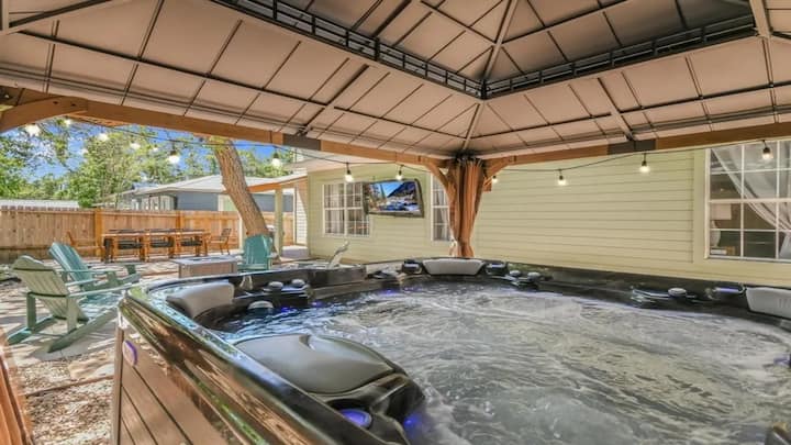 Coming To You Live From Austin! - Austin, TX