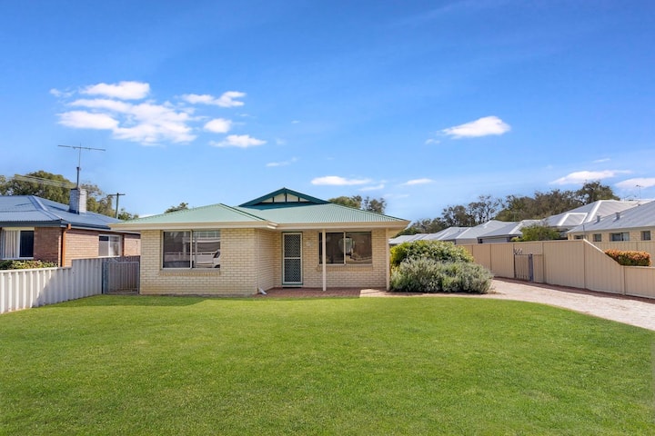 Our Beach House- Busselton - Busselton