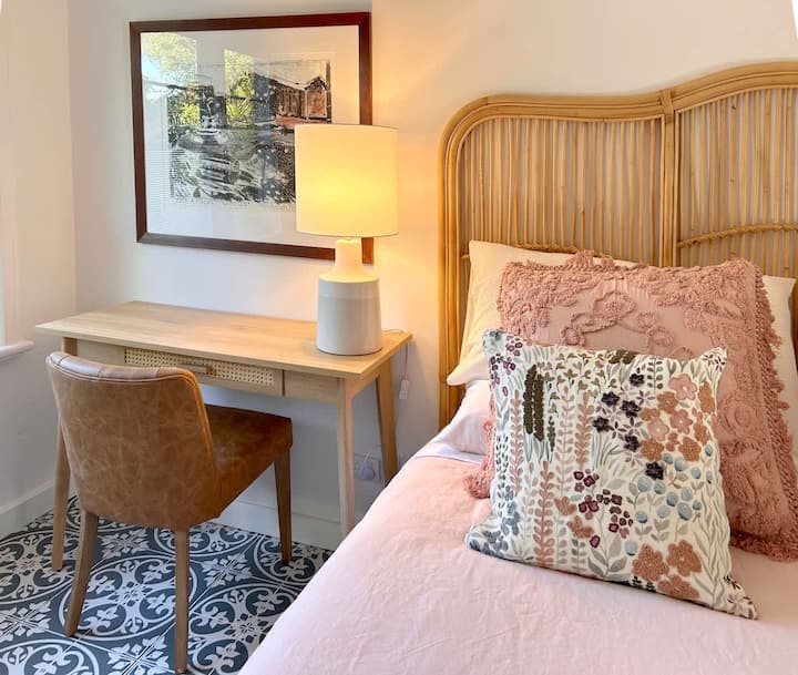 Between The City And The Sea W/ King Size Bed - Cottesloe