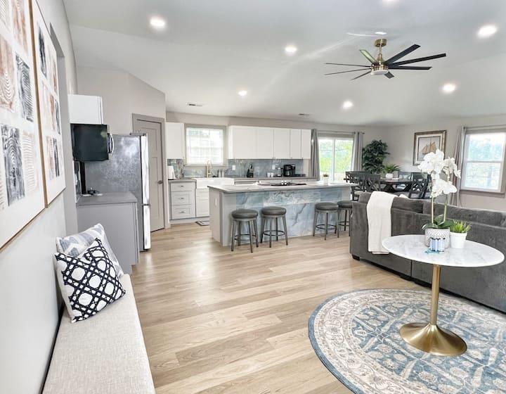 Modern Country Retreat • 4br/3ba • Fire Pit • Fame - Alabama