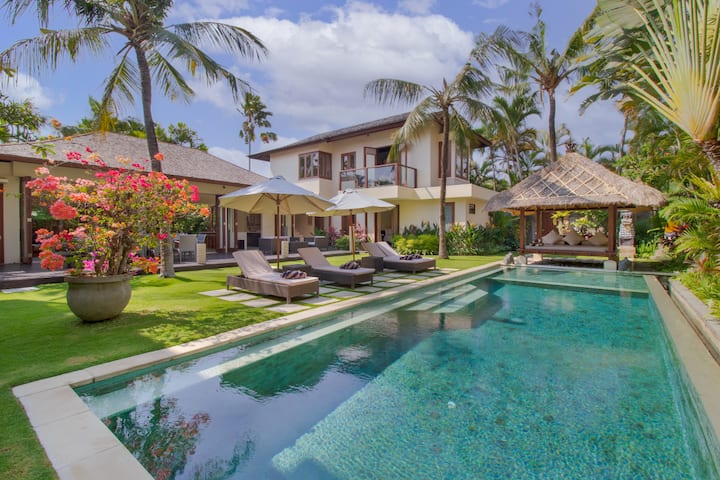 Super Spacious, 6 Bed, Chef, Daily B'fast, 12 Pax - Seminyak