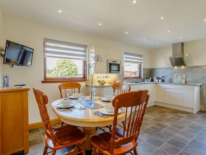 2 Bed In Nairn (89176) - Nairn