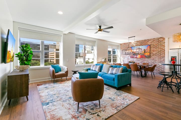 French Quarter Oasis: Spacious 4-bedroom Condo - New Orleans, LA