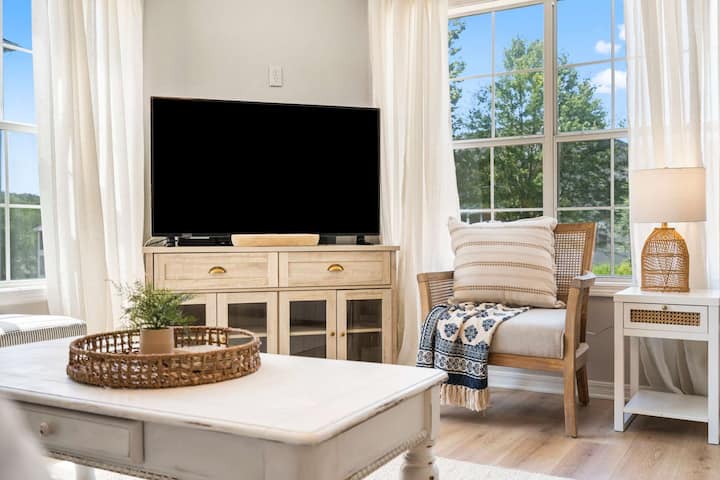 2 Pools | Near The Lake And 76 Strip | Starbucks - 브랜슨