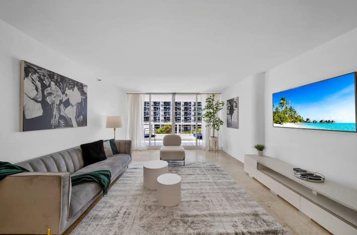 Sunlit 1br With Stunning Balcony Views - Miami