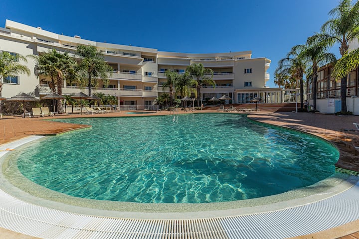 Porto De Mos Beach: Pool | Gym | Petfriendly - Lagos