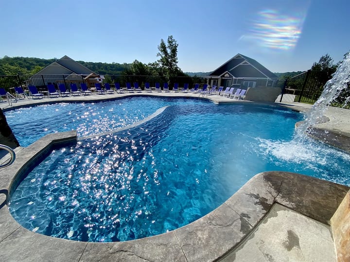 5-star Intown Waterfall Pool Resort Family Amenity - Branson, MO
