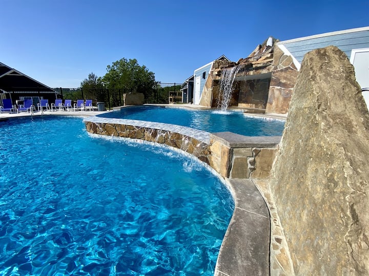 Elitepool Waterfall Hottub Kidplay Golfputt Intown - Branson