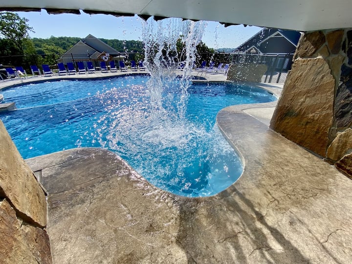 Infinity/waterfall/pool Putt Kidplay Hottub Intown - Branson, MO