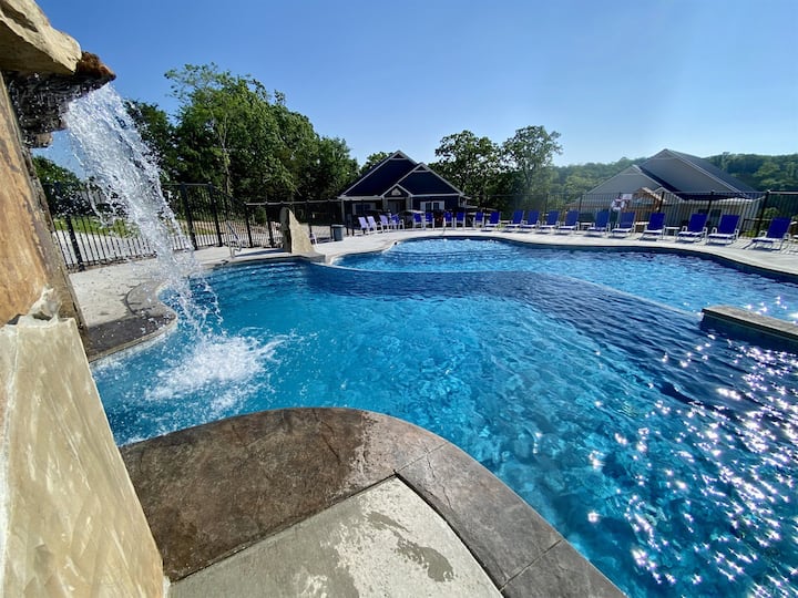 Elite Infinitypool Golfputt Kidplay Hottub Firepit - Branson, MO