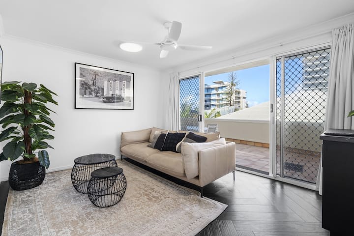 Super Modern Diamond Beach Resort Penthouse 33 - Broadbeach