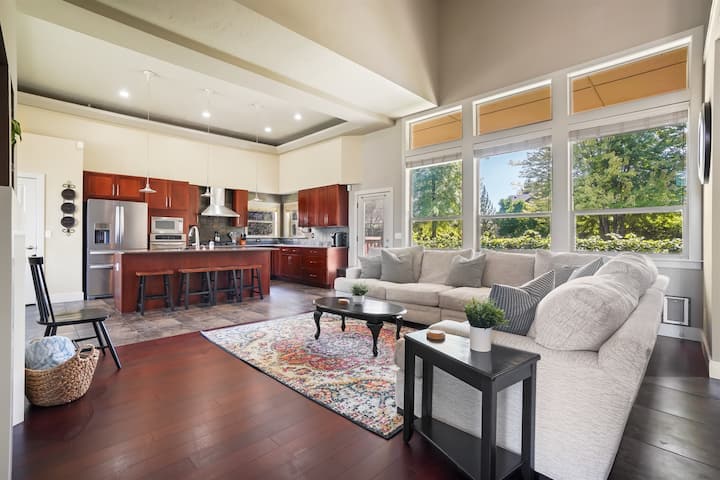 Red Hills Meridian Home With Theater And Backyard - Meridian, ID