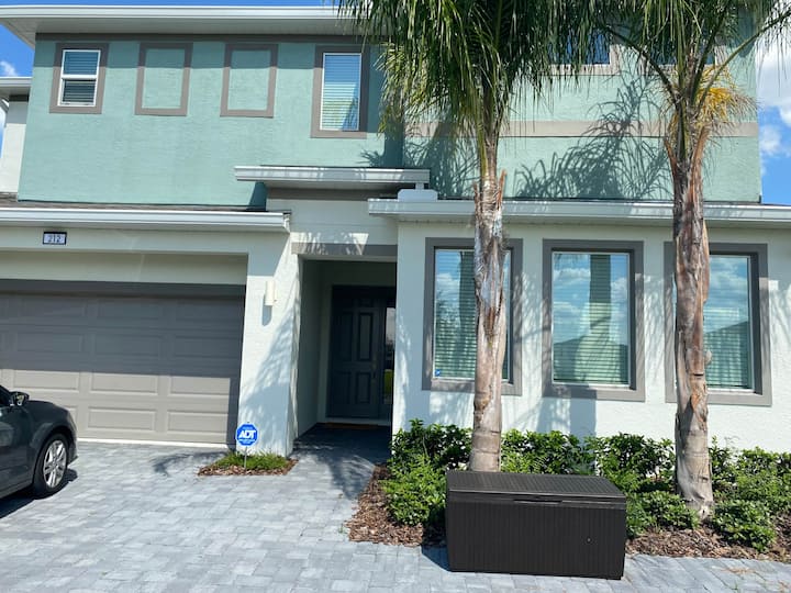 Pet Friendly Family Villa 6br, Pool & Near Disney! - Kissimmee