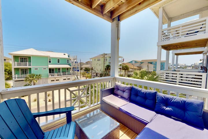 Ocean & Canal Views, 1 Block To Beach, 3 Decks - Carolina Beach, NC