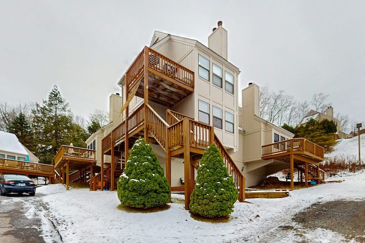 Cozy 2br Lakeview | Balcony | Washer/dryer - Herrington Manor State Park, Oakland