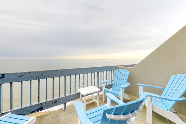 Oceanfront Oasis: Pool, Wifi & Central Ac - Ocean City, MD