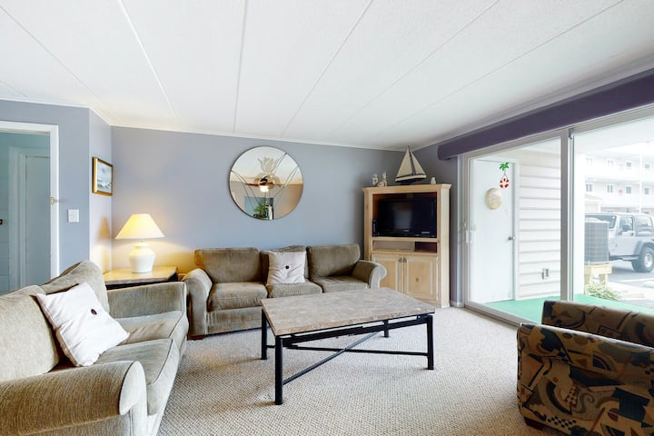 Bayside Ground-floor 2br | Pool | Dock | Ac - Ocean City, MD