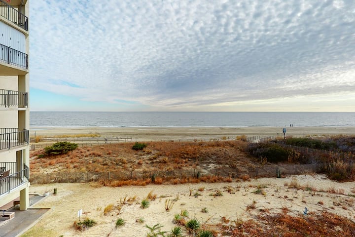 Oceanfront Condo With Balcony Overlooking The Beac - Ocean City, MD