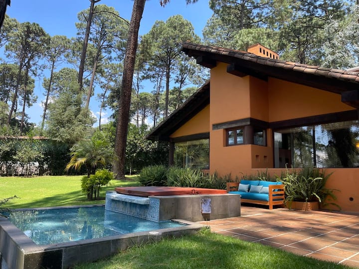 El Refugio: With Jacuzzi And Garden In Avándaro - Valle de Bravo