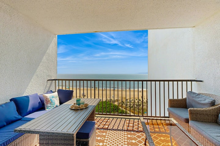 Bright 2br Oceanfront Condo | Balcony | Pool - Ocean City, MD