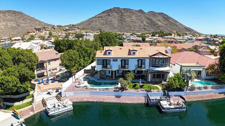 Lake View Luxury Castle Retreat - Phoenix, AZ